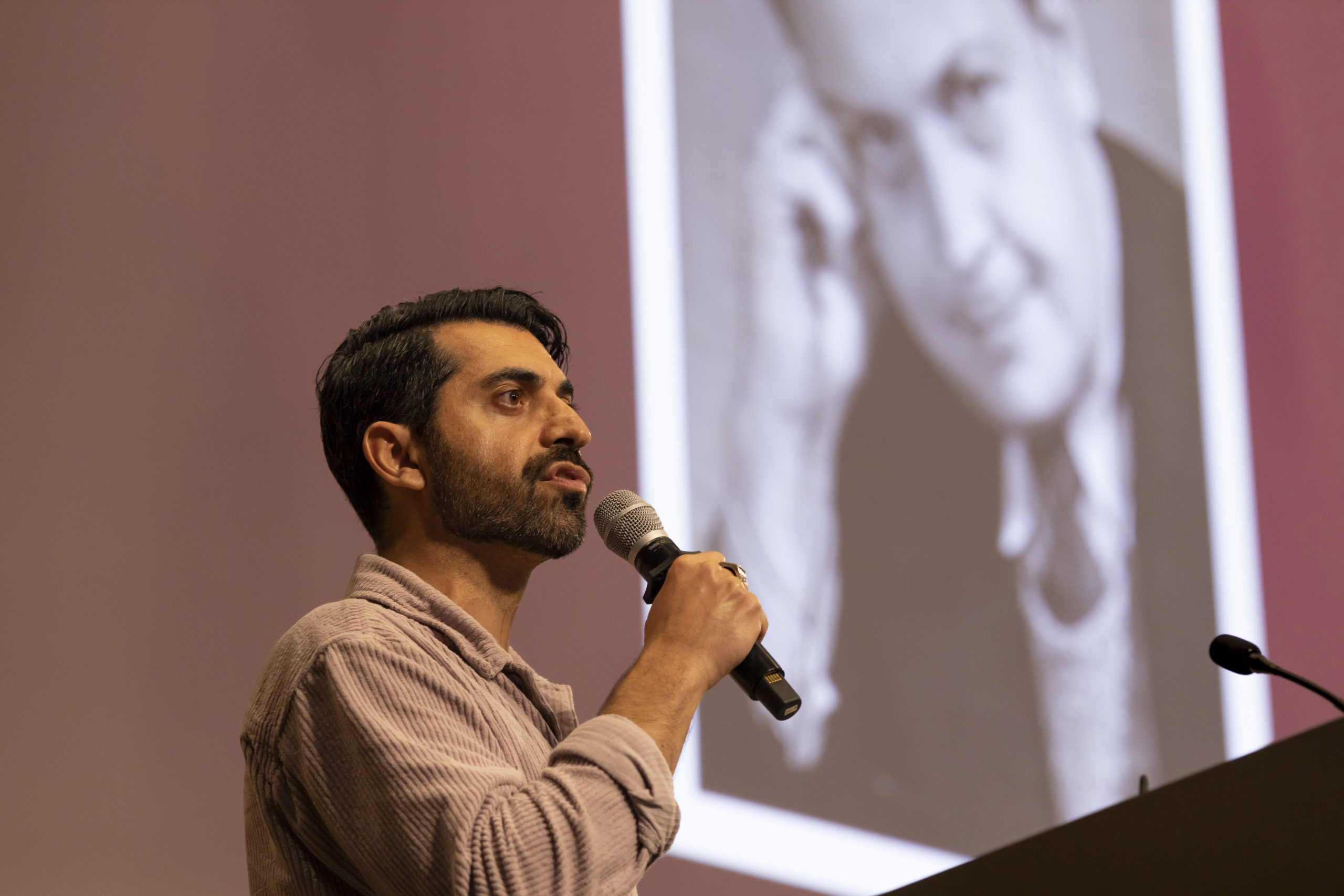 Identiteit en grenzen: Sinan Çankaya en Paul Scheffer boeien publiek ...