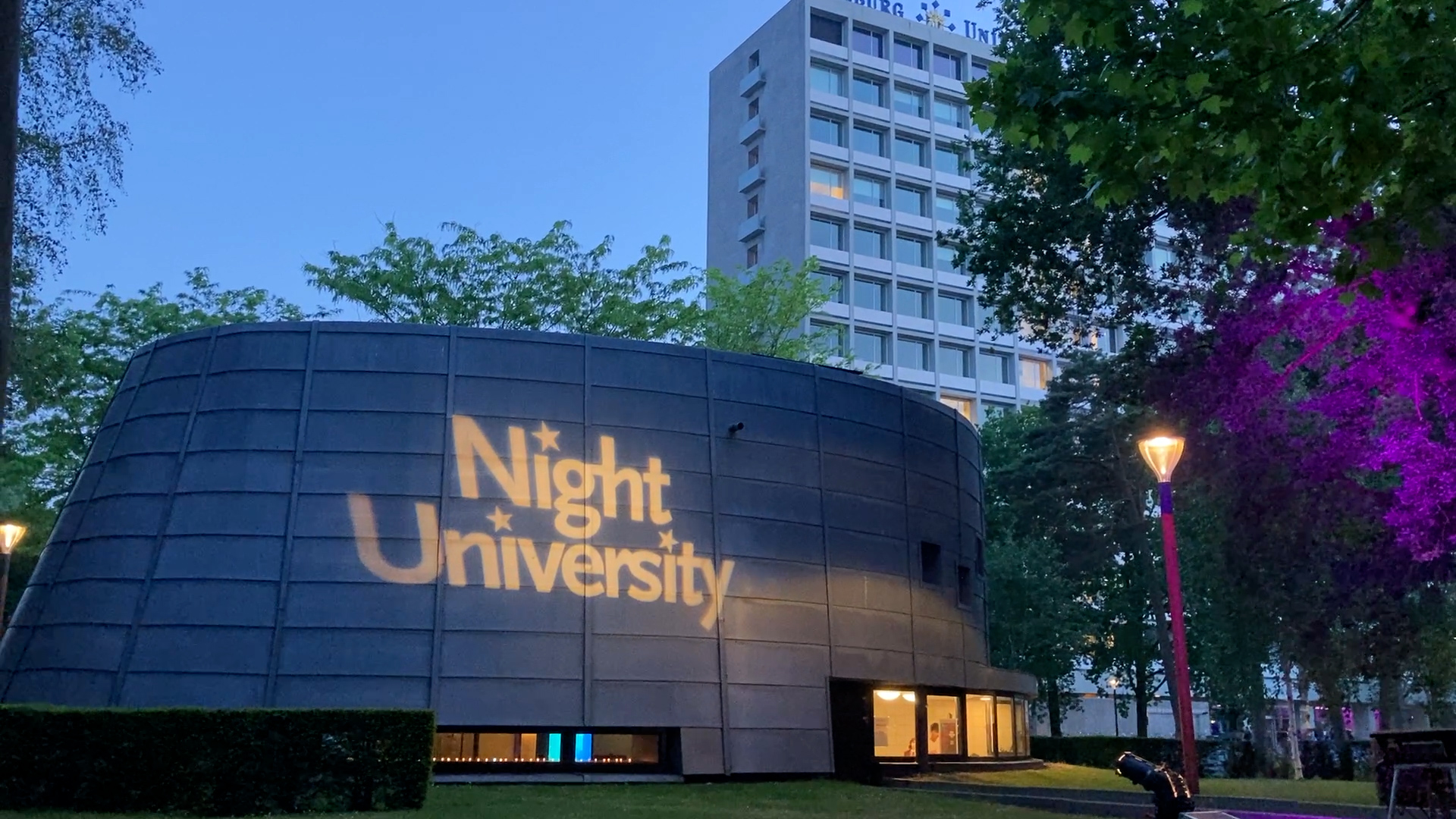 Night University betovert campus met gloedvolle optredens - Univers ...