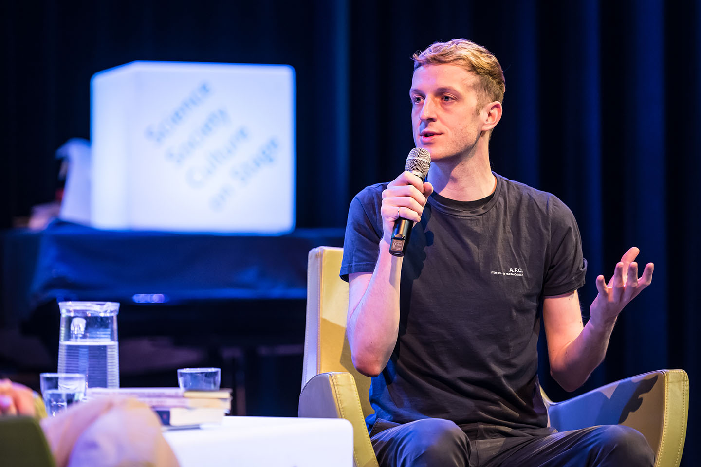 Schrijver Édouard Louis: ‘We hebben het recht om pijn en geweld niet ...