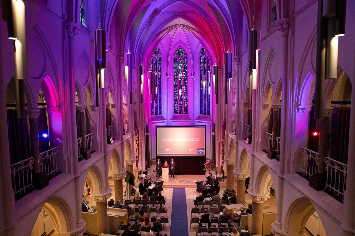 Eerste Tilburgse promotie in JADS: met staf en toga in de trein naar ...