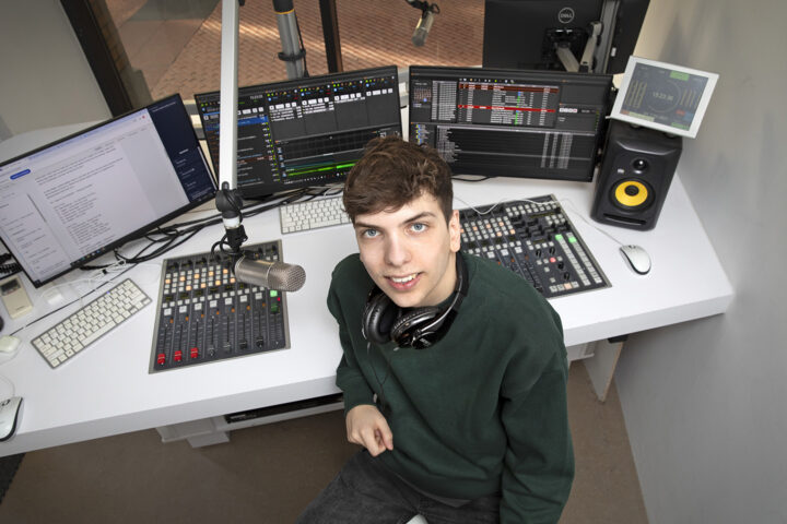Florian Hamelink is student én radio-dj: ‘Alsof je op je zolderkamertje ...